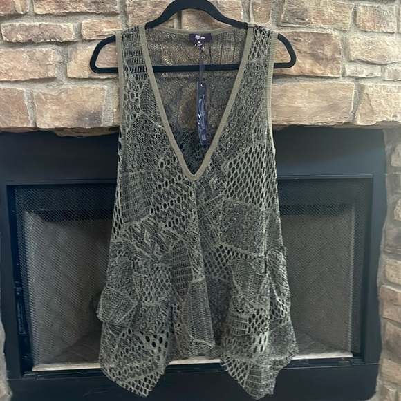 Lily | Tops | Nwt Lily Olive Green Hilow Vest With Front Pockets Xl ...